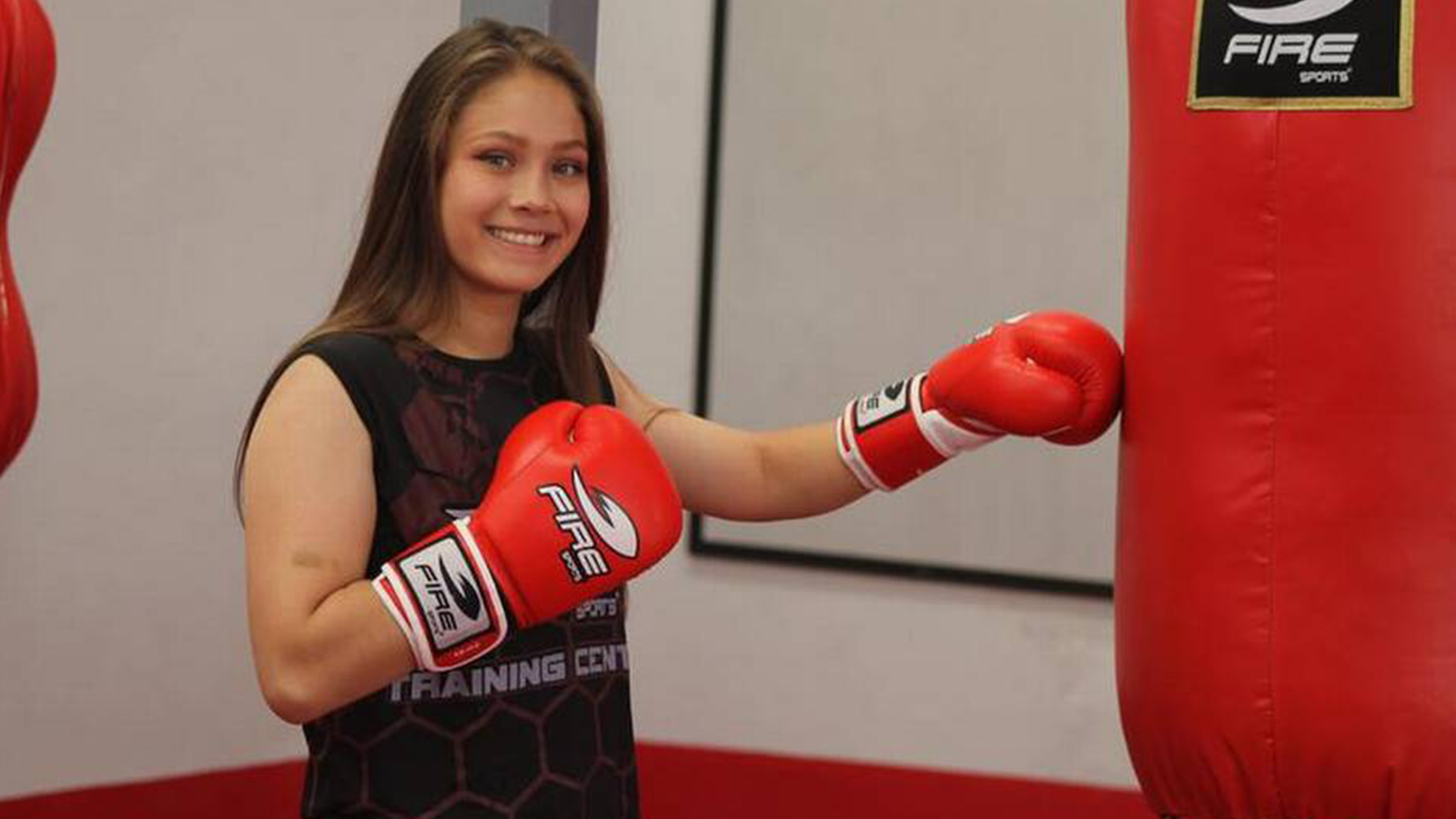 Marilyn Badillo Y Chiquita González Presentan Función “Hi Punch” – RINCÓN ROJO